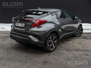 Pelēks Toyota C-HR 2017 Jelgava, ar dzinēja tilpumu 1.80 L un nobraukumu 0 tūkst. km par 13700 €, foto 7 vietnē AUTOMOTO.COM.LV