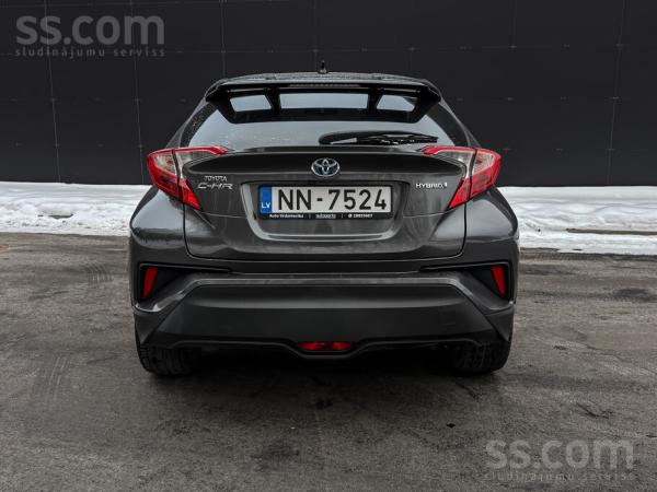 Grey Toyota C-HR 2017 in Jelgava, with an engine capacity of 1.80 L and mileage of 0 thousand km for 13700 €, photo 7 on AUTOMOTO.COM.LV