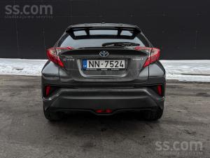 Pelēks Toyota C-HR 2017 Jelgava, ar dzinēja tilpumu 1.80 L un nobraukumu 0 tūkst. km par 13700 €, foto 8 vietnē AUTOMOTO.COM.LV