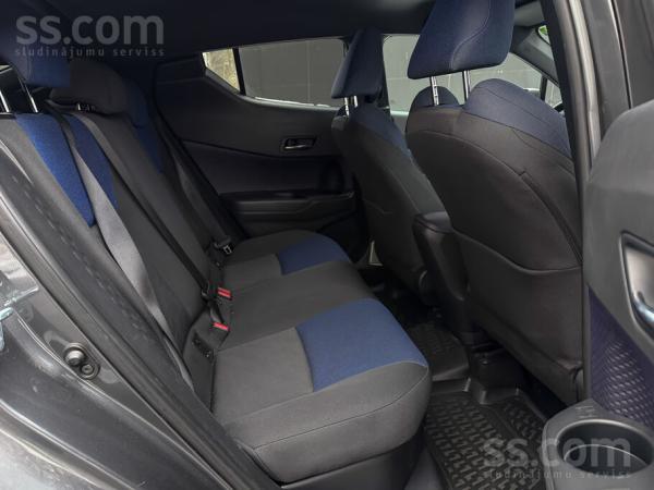 Grey Toyota C-HR 2017 in Jelgava, with an engine capacity of 1.80 L and mileage of 0 thousand km for 13700 €, photo 8 on AUTOMOTO.COM.LV