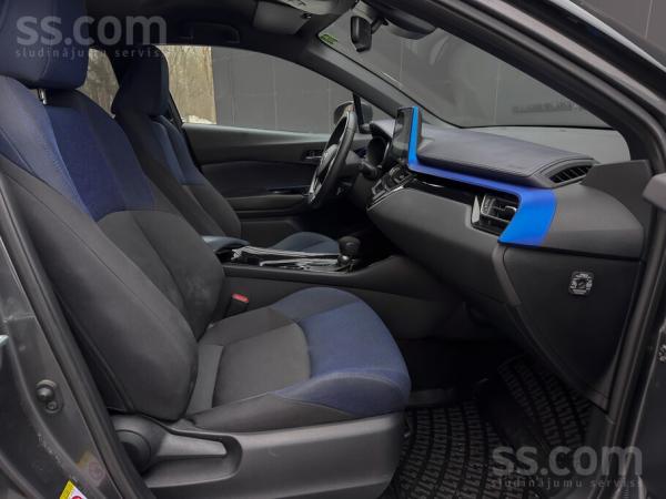 Grey Toyota C-HR 2017 in Jelgava, with an engine capacity of 1.80 L and mileage of 0 thousand km for 13700 €, photo 9 on AUTOMOTO.COM.LV