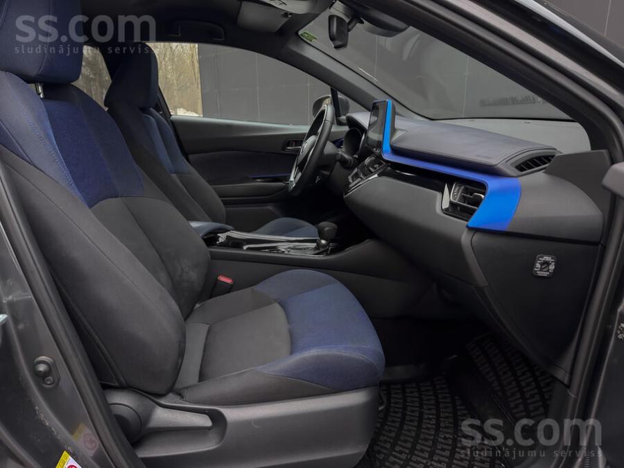 Pelēks Toyota C-HR 2017 Jelgava, ar dzinēja tilpumu 1.80 L un nobraukumu 0 tūkst. km par 13700 €, foto 10 vietnē AUTOMOTO.COM.LV