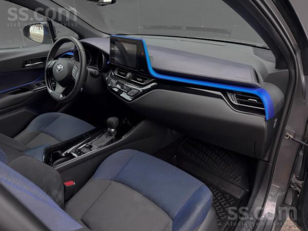 Grey Toyota C-HR 2017 in Jelgava, with an engine capacity of 1.80 L and mileage of 0 thousand km for 13700 €, photo 10 on AUTOMOTO.COM.LV
