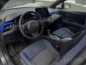 Pelēks Toyota C-HR 2017 Jelgava, ar dzinēja tilpumu 1.80 L un nobraukumu 0 tūkst. km par 13700 €, foto 14 vietnē AUTOMOTO.COM.LV