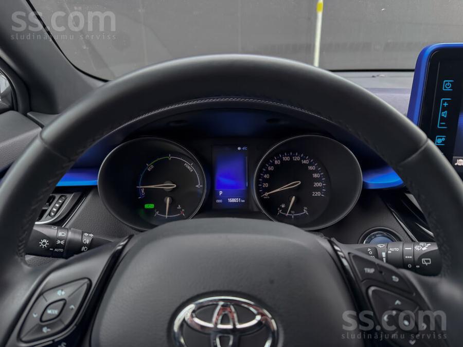 Pelēks Toyota C-HR 2017 Jelgava, ar dzinēja tilpumu 1.80 L un nobraukumu 0 tūkst. km par 13700 €, foto 17 vietnē AUTOMOTO.COM.LV