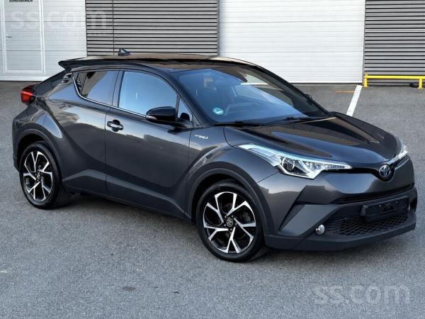 Grey Toyota C-HR 2017 in Riga, with an engine capacity of 1.80 L and mileage of 177 thousand km for 14999 €, photo 3 on AUTOMOTO.COM.LV