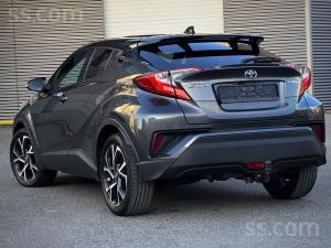Серый Тойота C-HR 2017 в Рига, объемом двигателя 1.80 л и пробегом 177 тыс. км за 14999 €, фото 5 на AUTOMOTO.COM.LV