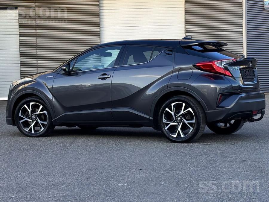 Серый Тойота C-HR 2017 в Рига, объемом двигателя 1.80 л и пробегом 177 тыс. км за 14999 €, фото 7 на AUTOMOTO.COM.LV