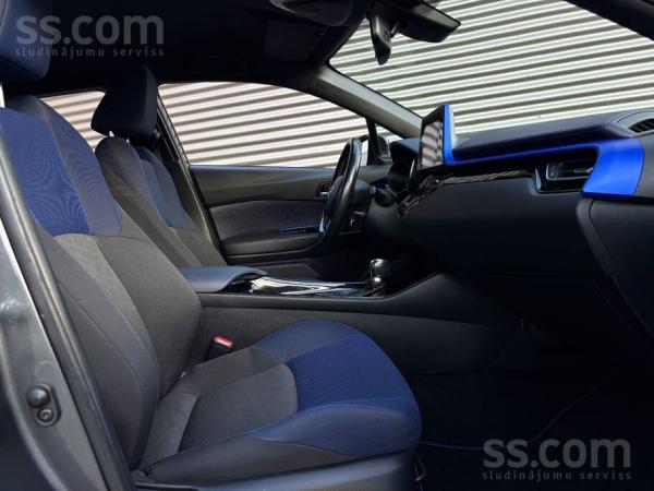 Grey Toyota C-HR 2017 in Riga, with an engine capacity of 1.80 L and mileage of 177 thousand km for 14999 €, photo 7 on AUTOMOTO.COM.LV