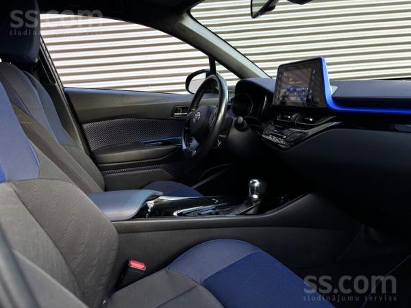 Grey Toyota C-HR 2017 in Riga, with an engine capacity of 1.80 L and mileage of 177 thousand km for 14999 €, photo 8 on AUTOMOTO.COM.LV