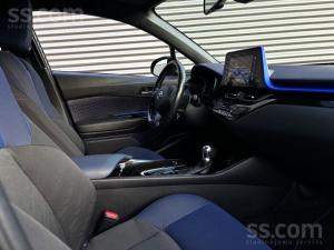 Серый Тойота C-HR 2017 в Рига, объемом двигателя 1.80 л и пробегом 177 тыс. км за 14999 €, фото 9 на AUTOMOTO.COM.LV