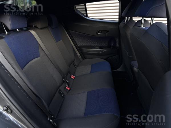 Grey Toyota C-HR 2017 in Riga, with an engine capacity of 1.80 L and mileage of 177 thousand km for 14999 €, photo 9 on AUTOMOTO.COM.LV