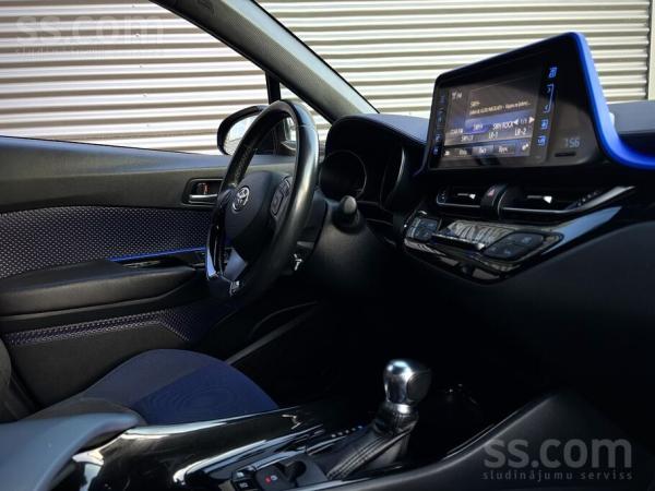 Grey Toyota C-HR 2017 in Riga, with an engine capacity of 1.80 L and mileage of 177 thousand km for 14999 €, photo 10 on AUTOMOTO.COM.LV