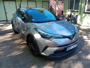 Pelēks Toyota C-HR 2017 Jūrmala, ar dzinēja tilpumu 1.80 L un nobraukumu 89 tūkst. km par 19990 €, foto 3 vietnē AUTOMOTO.COM.LV
