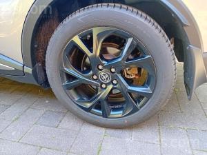 Pelēks Toyota C-HR 2017 Jūrmala, ar dzinēja tilpumu 1.80 L un nobraukumu 89 tūkst. km par 19990 €, foto 6 vietnē AUTOMOTO.COM.LV