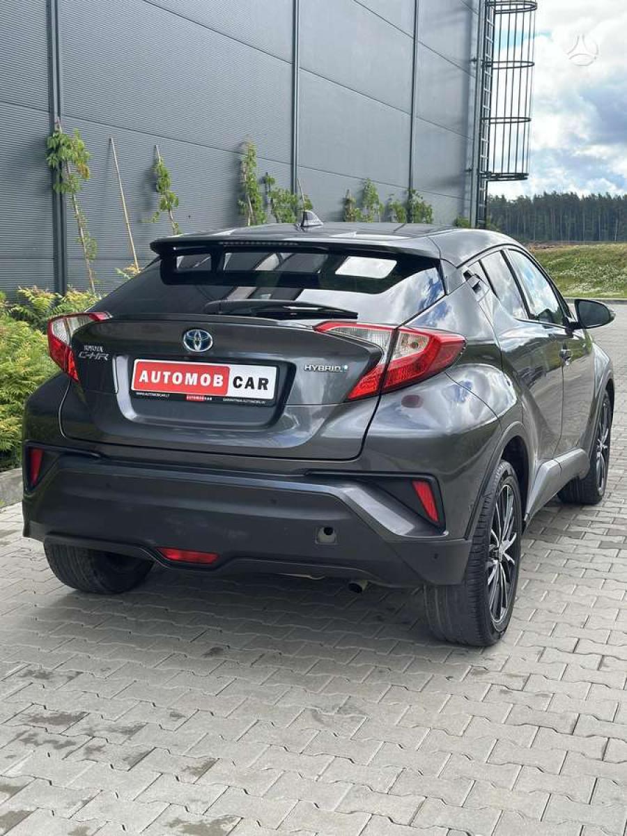 Grey Toyota C-HR 2017 in Vilnius, with an engine capacity of 1.80 L and mileage of 169 thousand km for 15590 €, photo 9 on AUTOMOTO.COM.LV