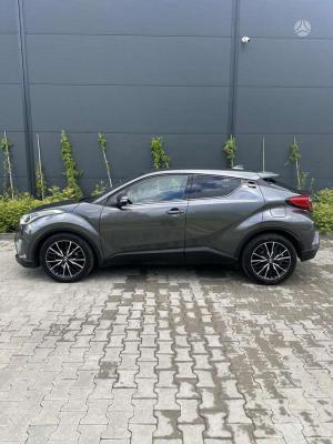 Grey Toyota C-HR 2017 in Vilnius, with an engine capacity of 1.80 L and mileage of 169 thousand km for 15590 €, photo 13 on AUTOMOTO.COM.LV