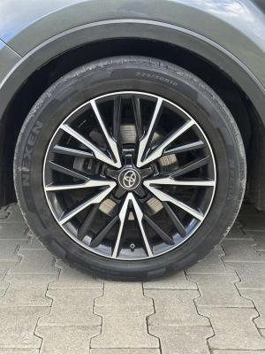 Grey Toyota C-HR 2017 in Vilnius, with an engine capacity of 1.80 L and mileage of 169 thousand km for 15590 €, photo 14 on AUTOMOTO.COM.LV