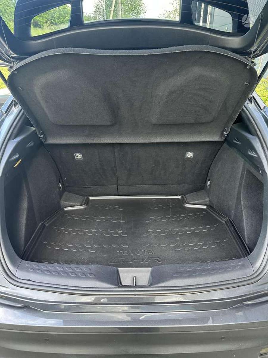 Grey Toyota C-HR 2017 in Vilnius, with an engine capacity of 1.80 L and mileage of 169 thousand km for 15590 €, photo 20 on AUTOMOTO.COM.LV