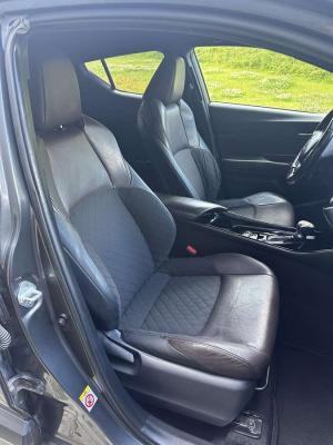 Grey Toyota C-HR 2017 in Vilnius, with an engine capacity of 1.80 L and mileage of 169 thousand km for 15590 €, photo 24 on AUTOMOTO.COM.LV
