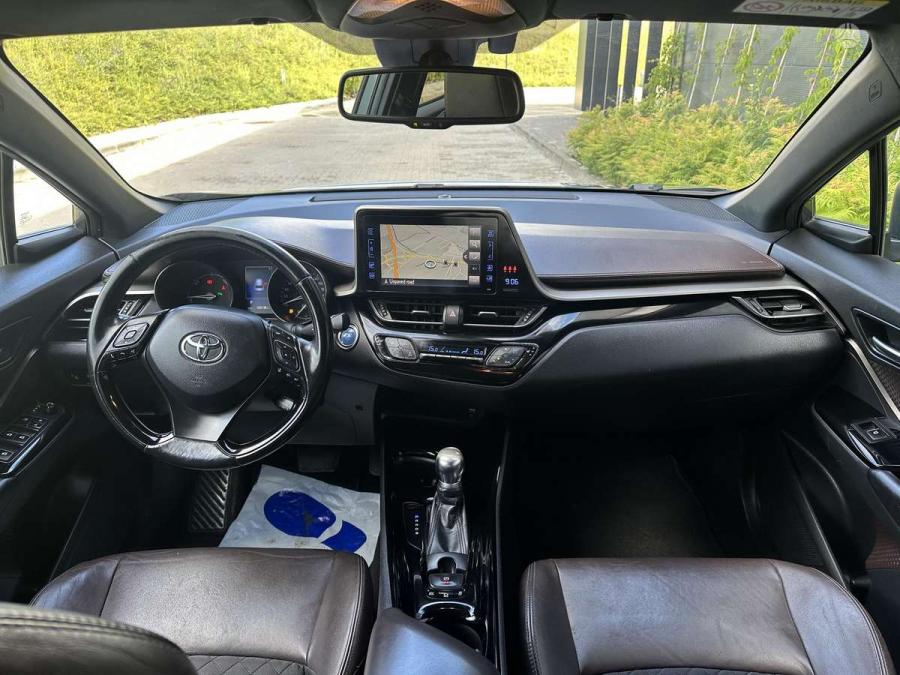 Grey Toyota C-HR 2017 in Vilnius, with an engine capacity of 1.80 L and mileage of 169 thousand km for 15590 €, photo 25 on AUTOMOTO.COM.LV