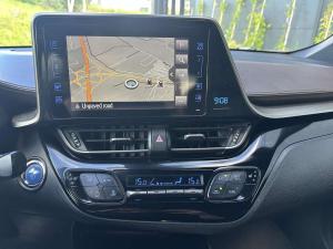 Grey Toyota C-HR 2017 in Vilnius, with an engine capacity of 1.80 L and mileage of 169 thousand km for 15590 €, photo 28 on AUTOMOTO.COM.LV