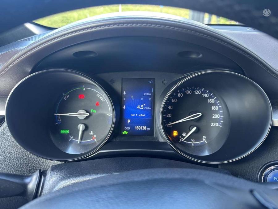 Grey Toyota C-HR 2017 in Vilnius, with an engine capacity of 1.80 L and mileage of 169 thousand km for 15590 €, photo 33 on AUTOMOTO.COM.LV