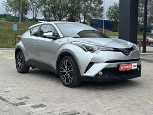 Grey Toyota C-HR 2017 in Vilnius, with an engine capacity of 1.80 L and mileage of 43 thousand km for 17350 €, photo  on AUTOMOTO.COM.LV