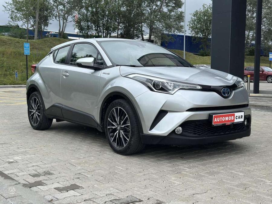 Grey Toyota C-HR 2017 in Vilnius, with an engine capacity of 1.80 L and mileage of 43 thousand km for 17350 €, photo 1 on AUTOMOTO.COM.LV