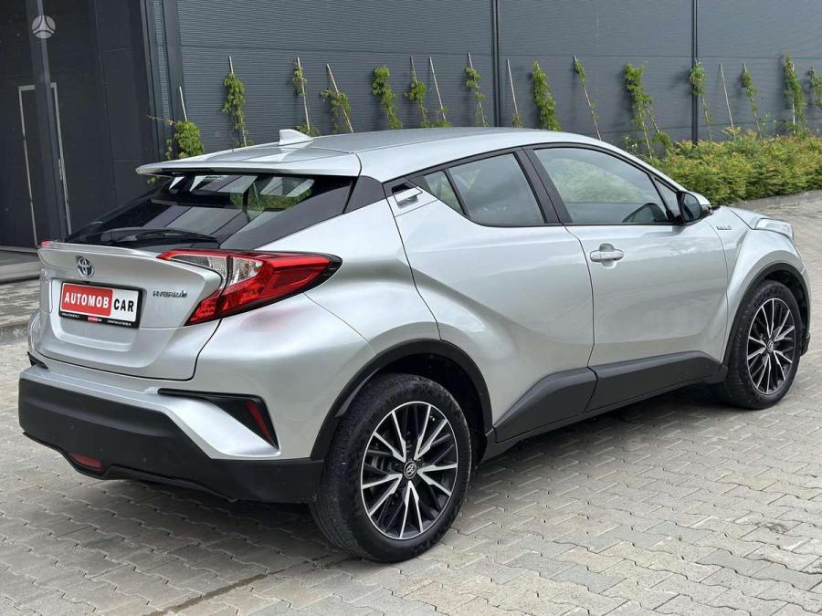 Grey Toyota C-HR 2017 in Vilnius, with an engine capacity of 1.80 L and mileage of 43 thousand km for 17350 €, photo 11 on AUTOMOTO.COM.LV