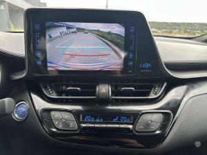 Grey Toyota C-HR 2017 in Vilnius, with an engine capacity of 1.80 L and mileage of 43 thousand km for 17350 €, photo 17 on AUTOMOTO.COM.LV