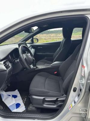 Grey Toyota C-HR 2017 in Vilnius, with an engine capacity of 1.80 L and mileage of 43 thousand km for 17350 €, photo 19 on AUTOMOTO.COM.LV