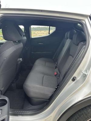 Grey Toyota C-HR 2017 in Vilnius, with an engine capacity of 1.80 L and mileage of 43 thousand km for 17350 €, photo 20 on AUTOMOTO.COM.LV