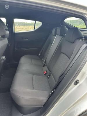 Grey Toyota C-HR 2017 in Vilnius, with an engine capacity of 1.80 L and mileage of 43 thousand km for 17350 €, photo 21 on AUTOMOTO.COM.LV