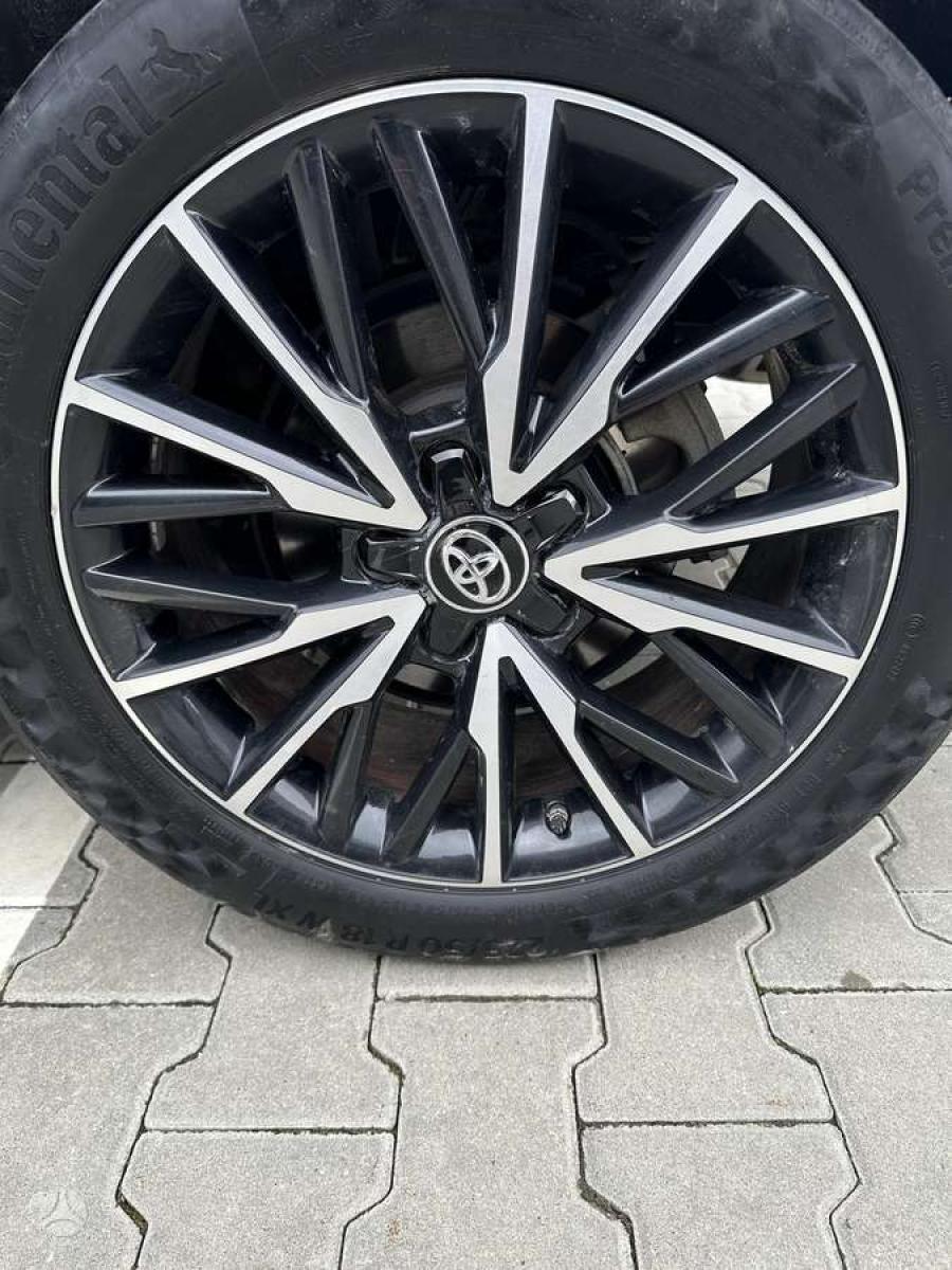 Grey Toyota C-HR 2017 in Vilnius, with an engine capacity of 1.80 L and mileage of 43 thousand km for 17350 €, photo 30 on AUTOMOTO.COM.LV