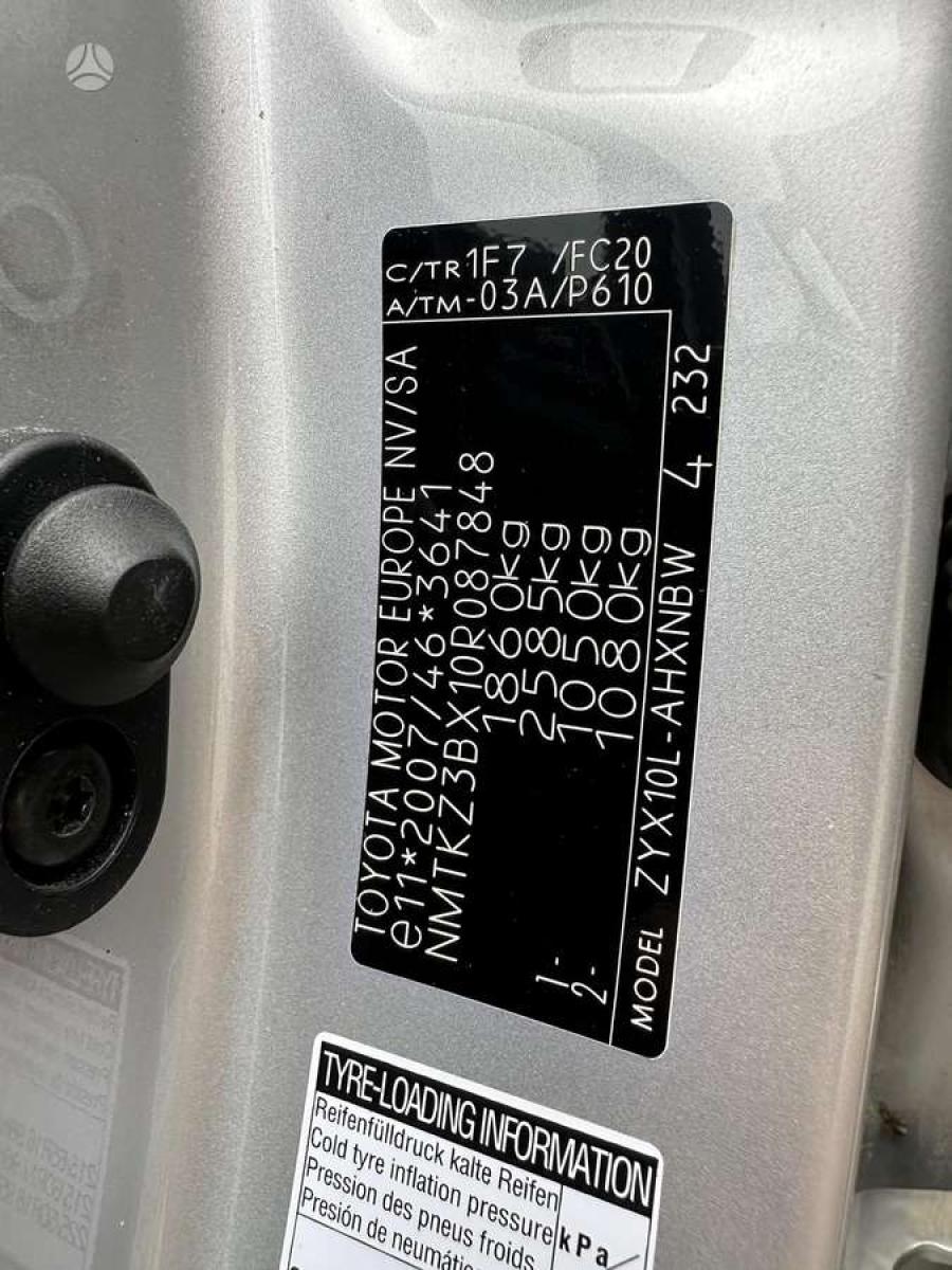 Grey Toyota C-HR 2017 in Vilnius, with an engine capacity of 1.80 L and mileage of 43 thousand km for 17350 €, photo 31 on AUTOMOTO.COM.LV