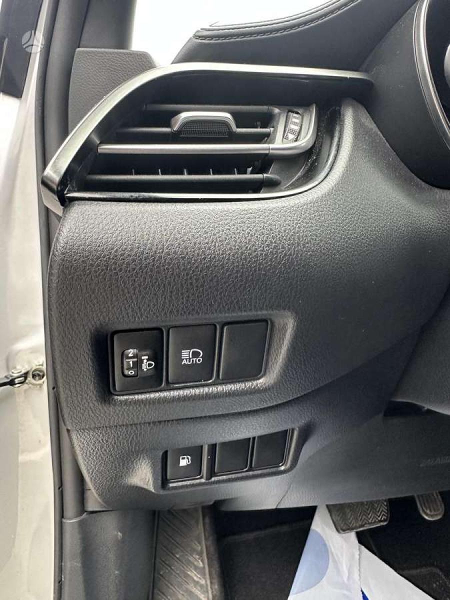 Grey Toyota C-HR 2017 in Vilnius, with an engine capacity of 1.80 L and mileage of 43 thousand km for 17350 €, photo 32 on AUTOMOTO.COM.LV