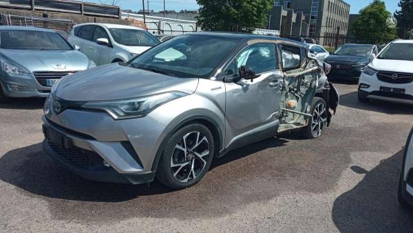 Серый Тойота C-HR 2017 в Паневежис, объемом двигателя 1.80 л и пробегом 62 тыс. км за 9999 €, фото 1 на AUTOMOTO.COM.LV