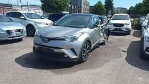 Серый Тойота C-HR 2017 в Паневежис, объемом двигателя 1.80 л и пробегом 62 тыс. км за 9999 €, фото 5 на AUTOMOTO.COM.LV