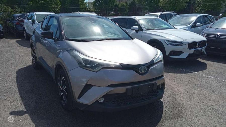Серый Тойота C-HR 2017 в Паневежис, объемом двигателя 1.80 л и пробегом 62 тыс. км за 9999 €, фото 8 на AUTOMOTO.COM.LV