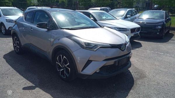 Серый Тойота C-HR 2017 в Паневежис, объемом двигателя 1.80 л и пробегом 62 тыс. км за 9999 €, фото 8 на AUTOMOTO.COM.LV