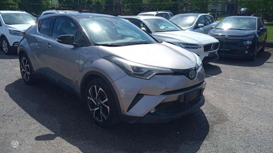 Серый Тойота C-HR 2017 в Паневежис, объемом двигателя 1.80 л и пробегом 62 тыс. км за 9999 €, фото 9 на AUTOMOTO.COM.LV
