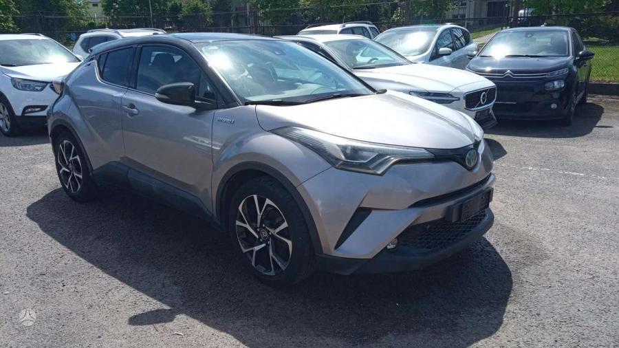 Серый Тойота C-HR 2017 в Паневежис, объемом двигателя 1.80 л и пробегом 62 тыс. км за 9999 €, фото 10 на AUTOMOTO.COM.LV