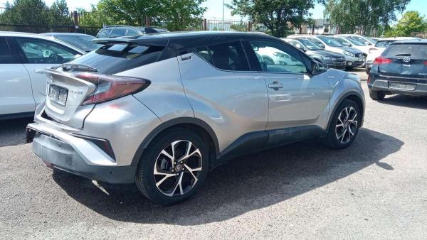 Серый Тойота C-HR 2017 в Паневежис, объемом двигателя 1.80 л и пробегом 62 тыс. км за 9999 €, фото 10 на AUTOMOTO.COM.LV