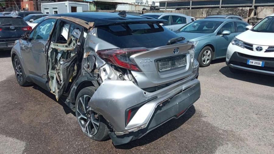 Серый Тойота C-HR 2017 в Паневежис, объемом двигателя 1.80 л и пробегом 62 тыс. км за 9999 €, фото 17 на AUTOMOTO.COM.LV