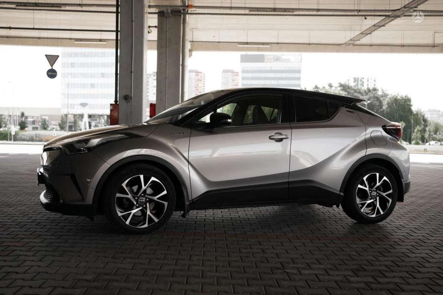 Серый Тойота C-HR 2017 в Вильнюс, объемом двигателя 1.80 л и пробегом 110 тыс. км за 18199 €, фото 1 на AUTOMOTO.COM.LV