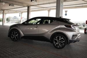 Серый Тойота C-HR 2017 в Вильнюс, объемом двигателя 1.80 л и пробегом 110 тыс. км за 18199 €, фото 3 на AUTOMOTO.COM.LV