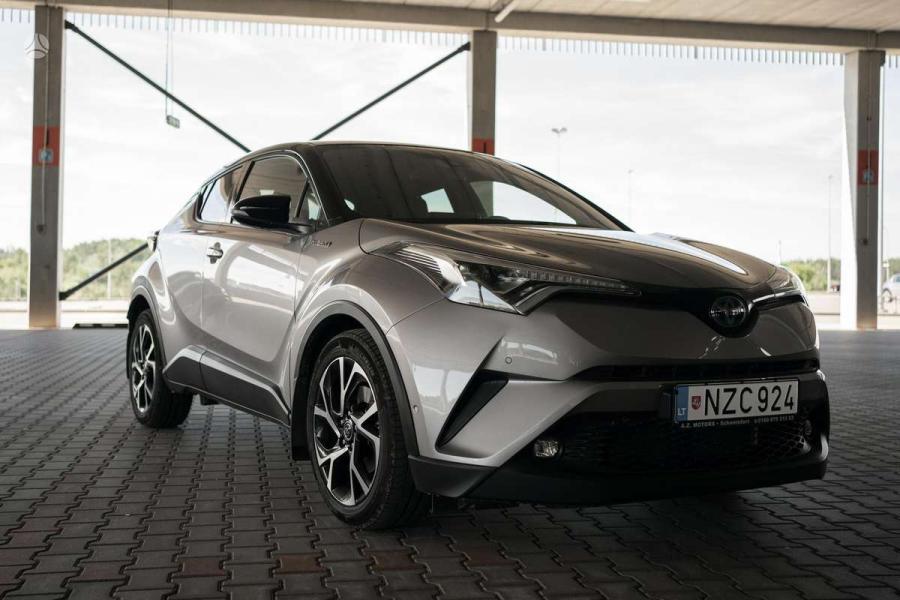 Серый Тойота C-HR 2017 в Вильнюс, объемом двигателя 1.80 л и пробегом 110 тыс. км за 18199 €, фото 4 на AUTOMOTO.COM.LV