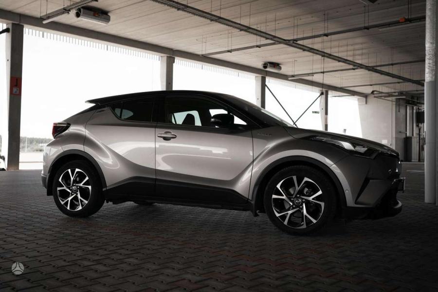 Серый Тойота C-HR 2017 в Вильнюс, объемом двигателя 1.80 л и пробегом 110 тыс. км за 18199 €, фото 5 на AUTOMOTO.COM.LV