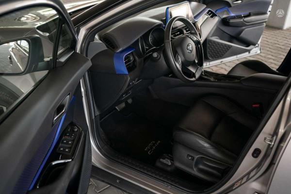 Серый Тойота C-HR 2017 в Вильнюс, объемом двигателя 1.80 л и пробегом 110 тыс. км за 18199 €, фото 9 на AUTOMOTO.COM.LV